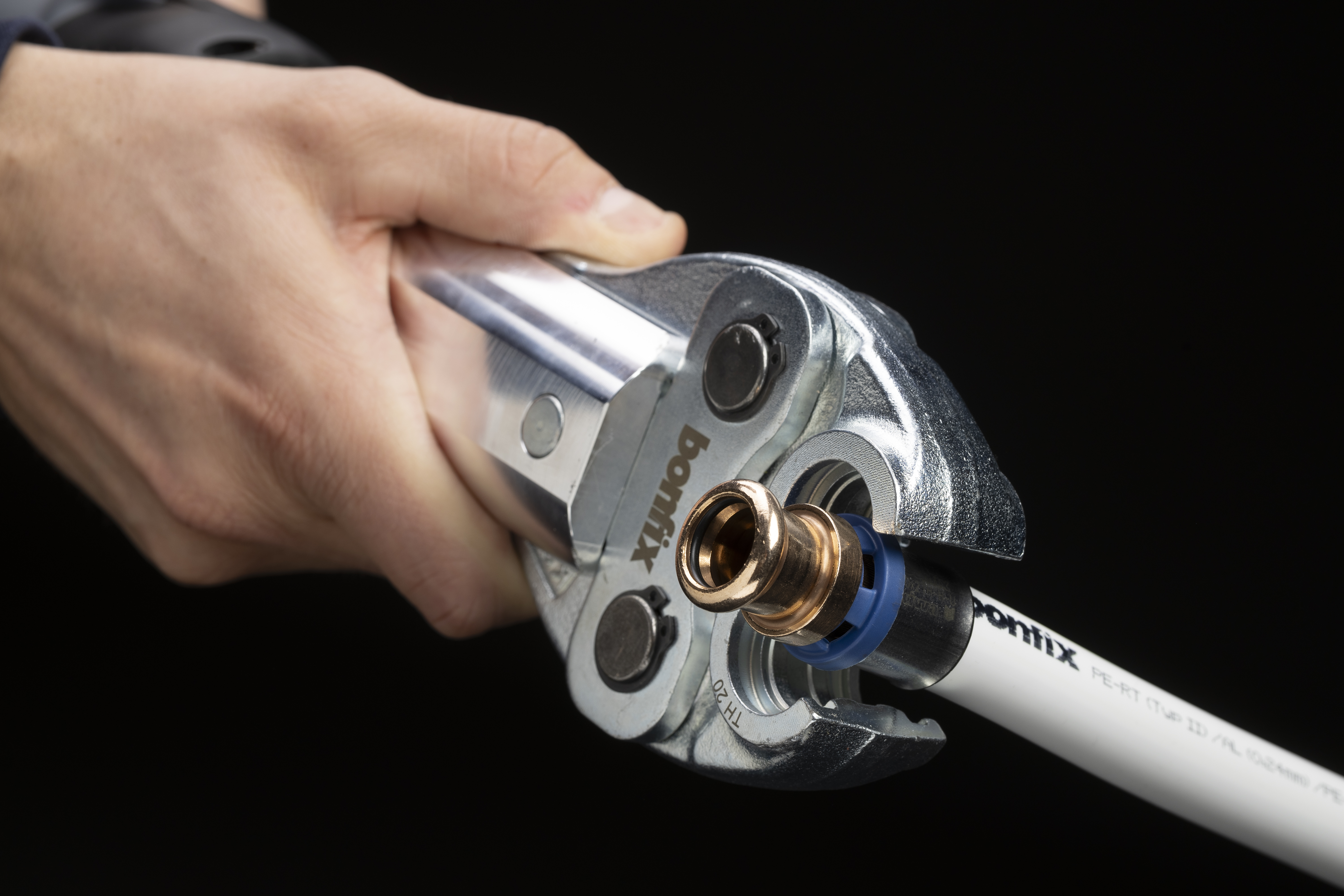 De gloednieuwe BONFIX accu-persmachine